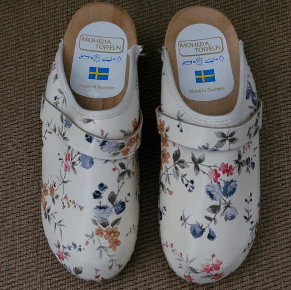 Moheda | Shoes | Moheda Toffeln Girls Off White Floral Print Clogs ...